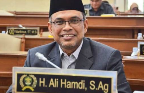 Warga Muara Badak Keluhkan Infrastruktur Jalan saat Ali Hamdi Reses