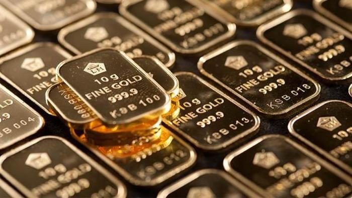 Harga Emas Dunia Terkoreksi Usai Sentuh Rekor Tertinggi